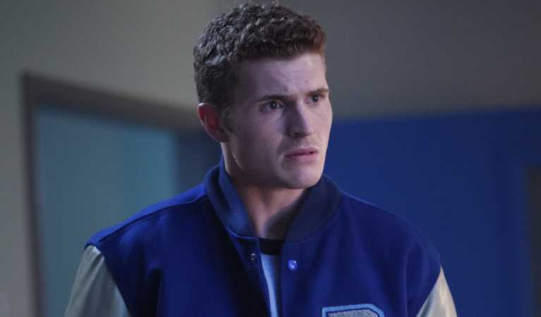 STARGIRL & The New JSA Head Into The Field In New Photos From Season 1 ...